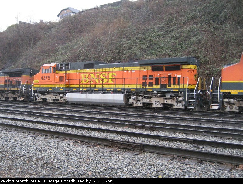 BNSF 4375 @ Bayside